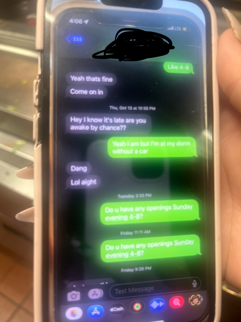 My boyfriend texting a female coworker late at night - Glow Community