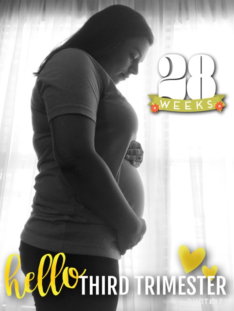 Third trimester and my first baby bump photo 🤦🏻‍♀️😍 - Glow Community